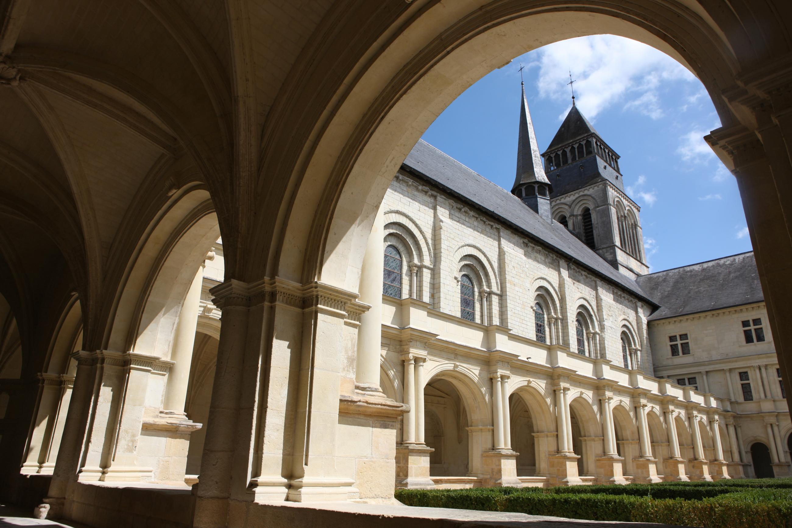 Abbaye de Fontevraud - Haut lieu d’histoire en Anjou